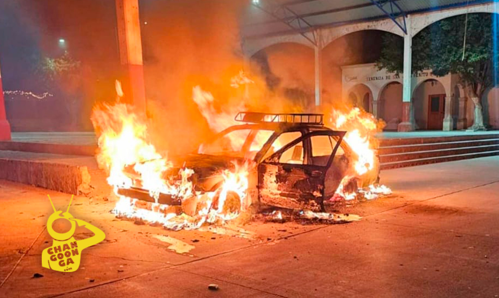 Michoacán Rojo: Queman Taxi Y Dejan Narcomensaje En Cuitzeo ...