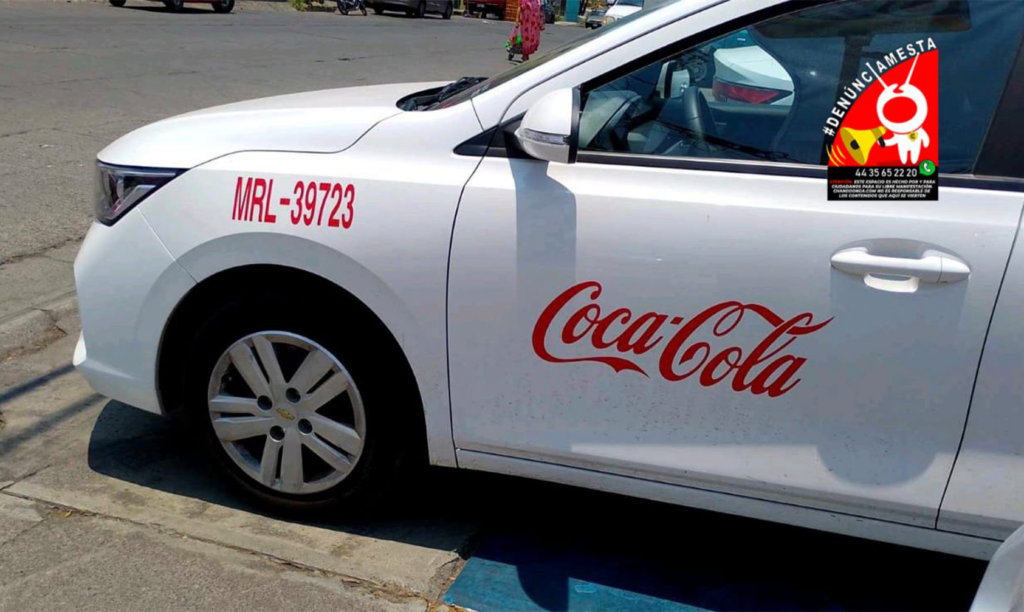 #Denúnciamesta Un auto de Coca-Cola está usando el área de ...